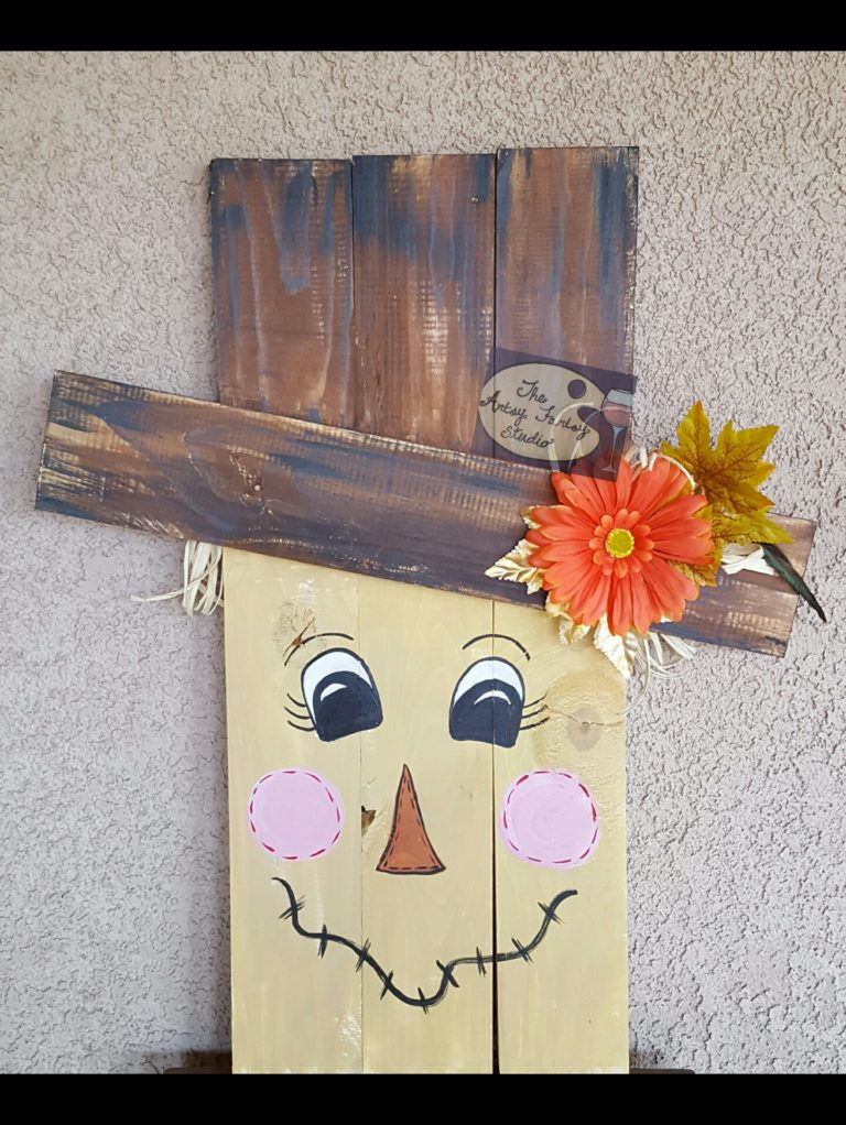 Scarecrow Pallet Decor – Yuma’s #1 Paint & Sip Studio